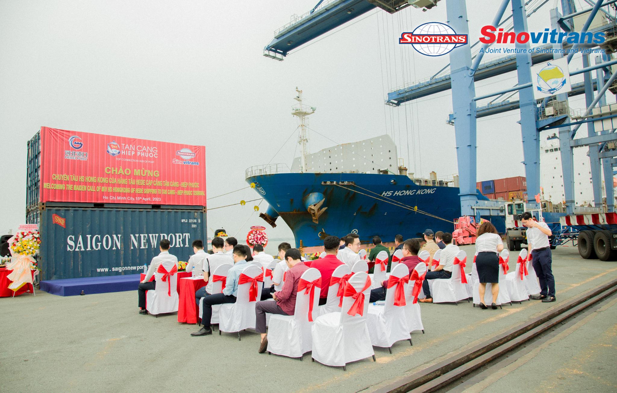 Warmly welcome HEDE train to dock for the first time at Hiep Phuoc Tan ...