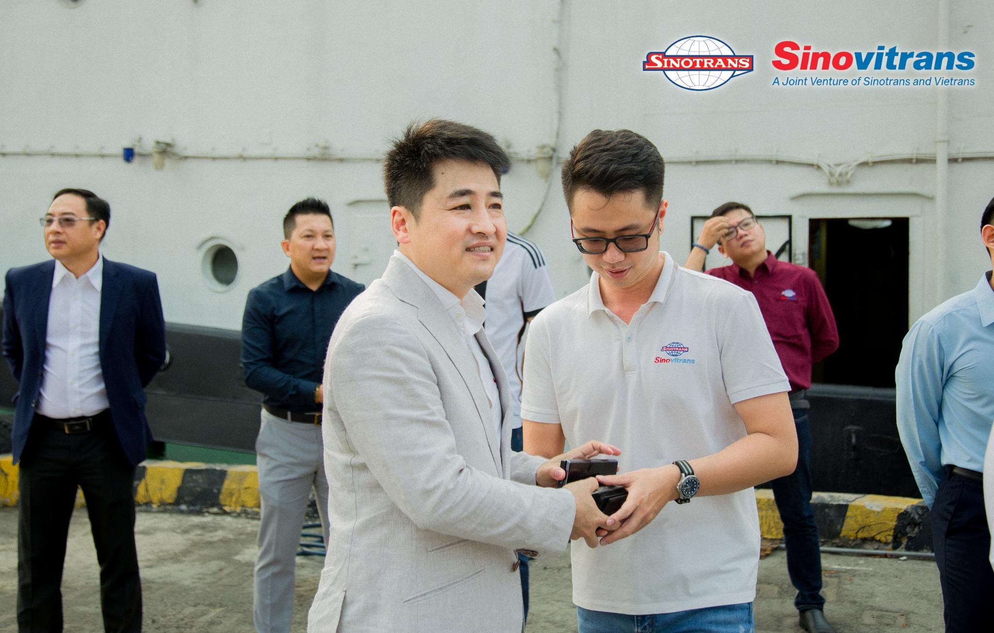 Warmly welcome HEDE train to dock for the first time at Hiep Phuoc Tan ...