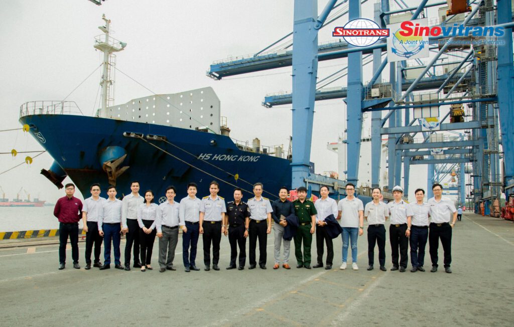 Warmly welcome HEDE train to dock for the first time at Hiep Phuoc Tan ...