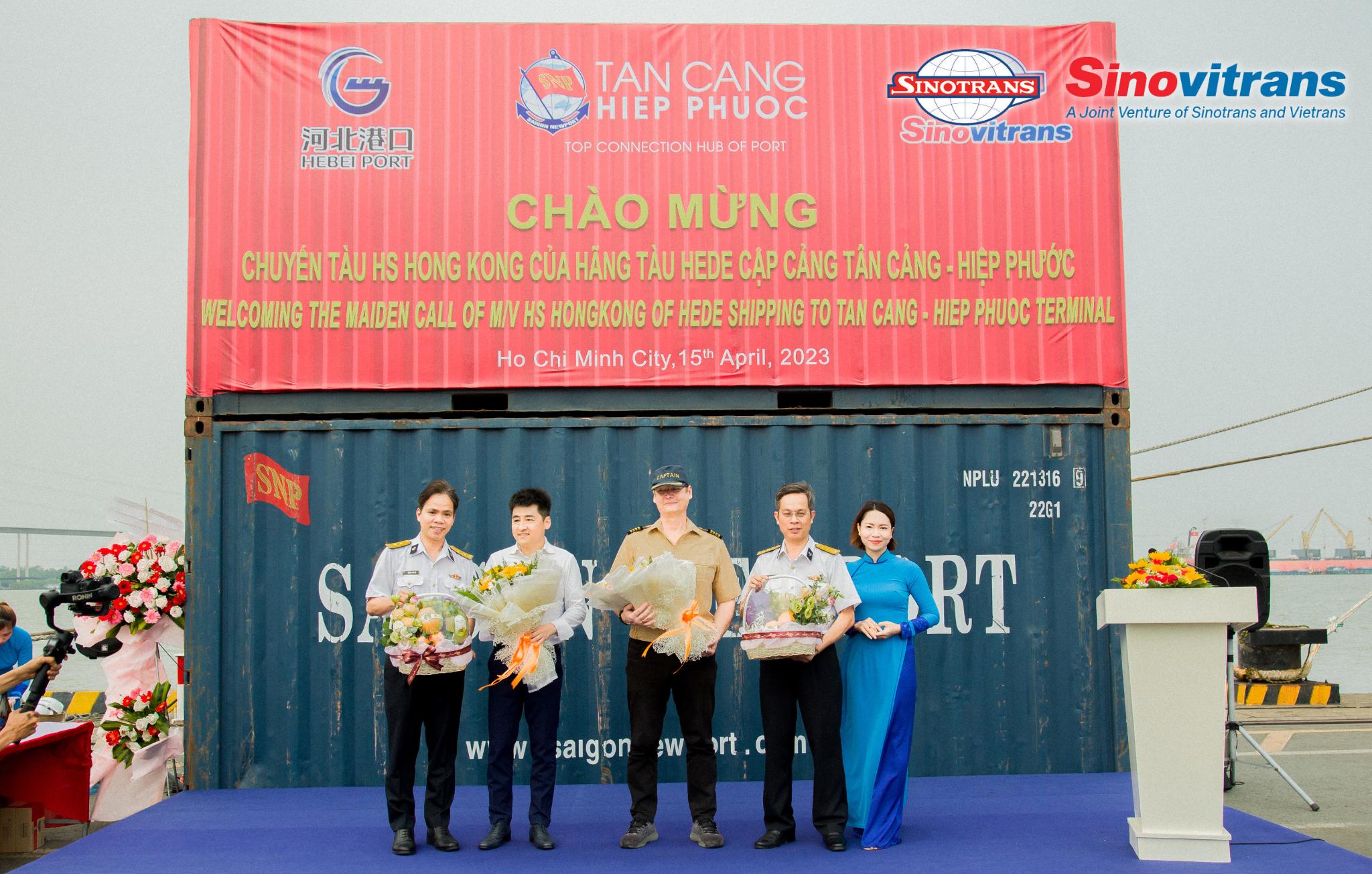 Warmly welcome HEDE train to dock for the first time at Hiep Phuoc Tan ...